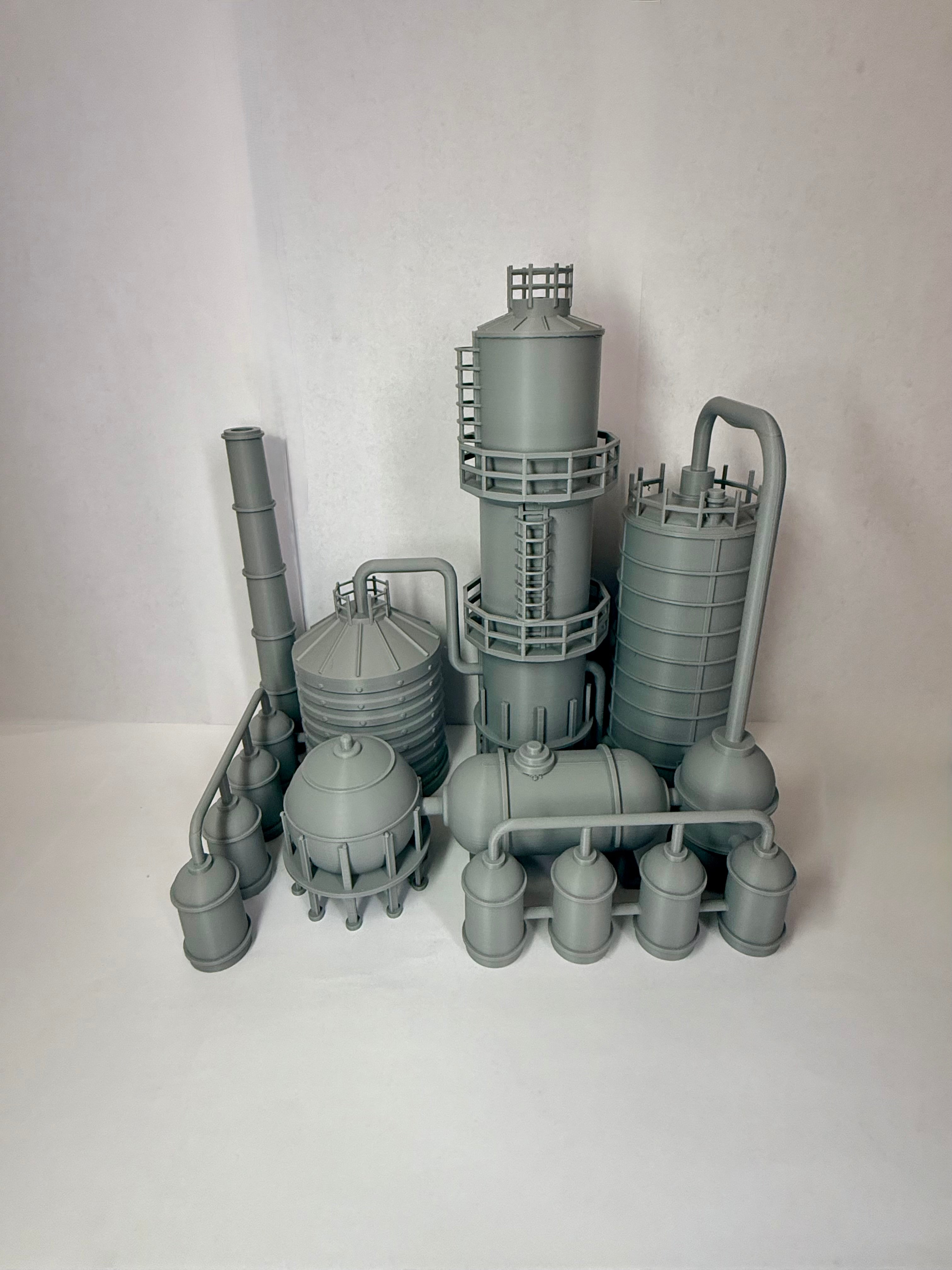 HO Scale Oil Refinery / 1:87 Gauge/ No Assembly Required - Built And R ...